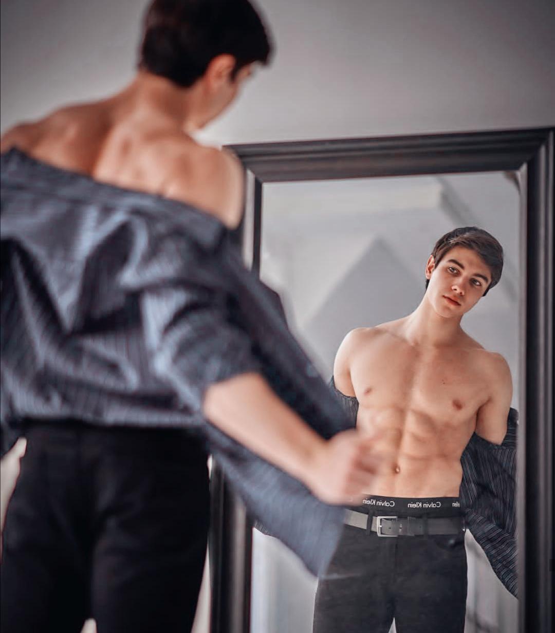 Eric Abrons | Scrolller