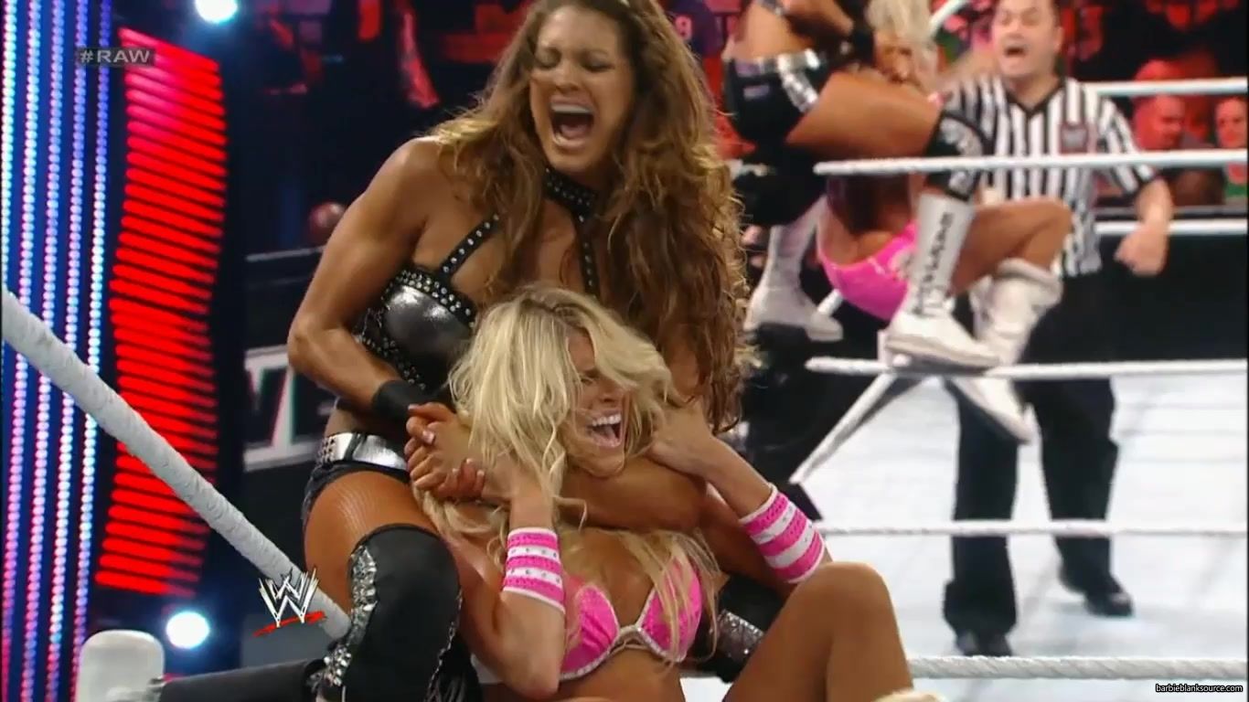 Eve choking Kelly Kelly | Scrolller