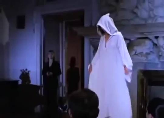 Eve's auction | Scrolller