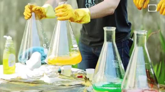 Exploding elephant toothpaste | Scrolller