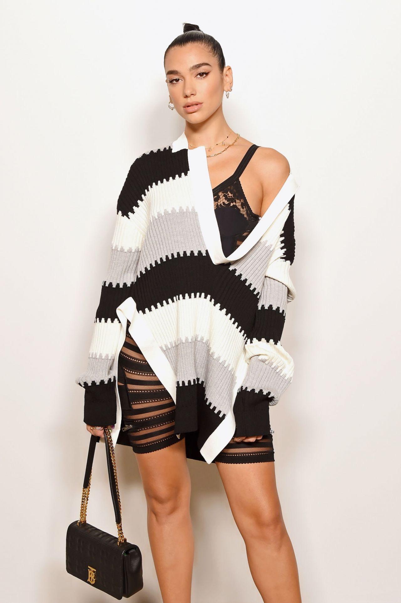 Exposed Shoulder is So Hot | Scrolller