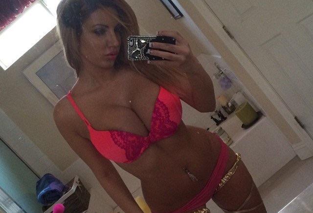 Extremely busty chick | Scrolller