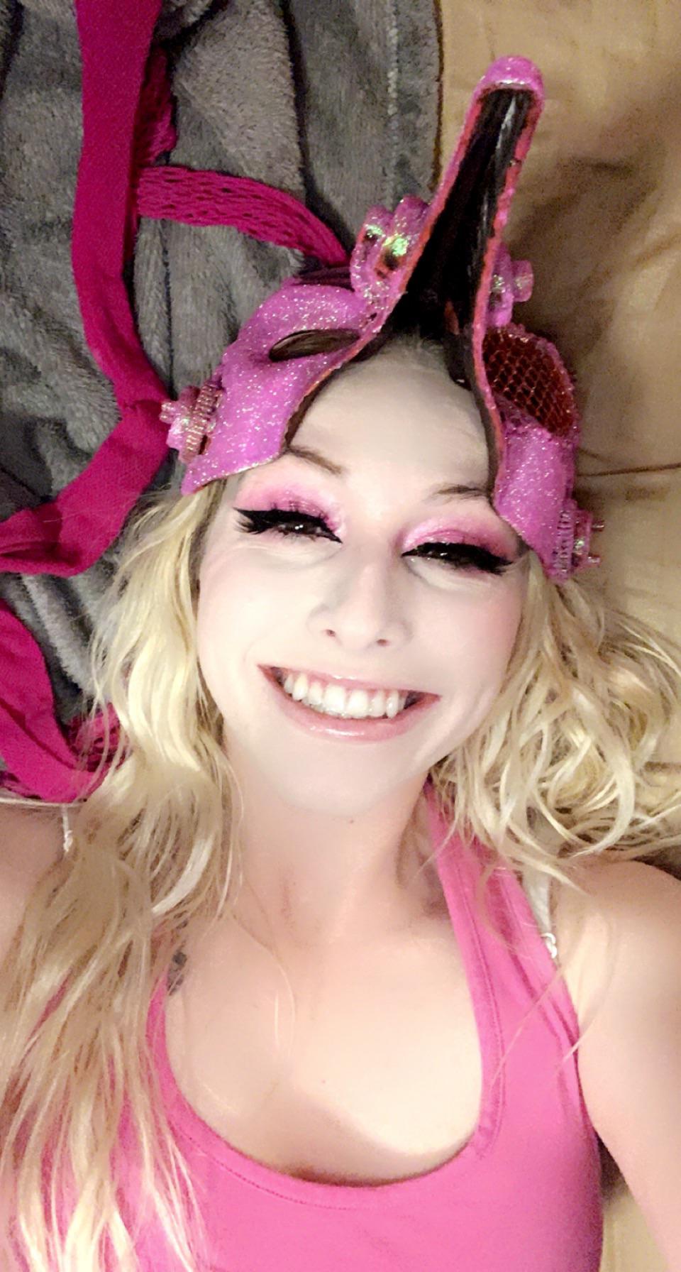 [F20] Did someone need a pink mascot? …on my way… 😂 | Scrolller