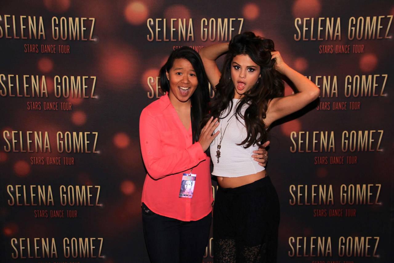 Fan grabbing a boob | Scrolller