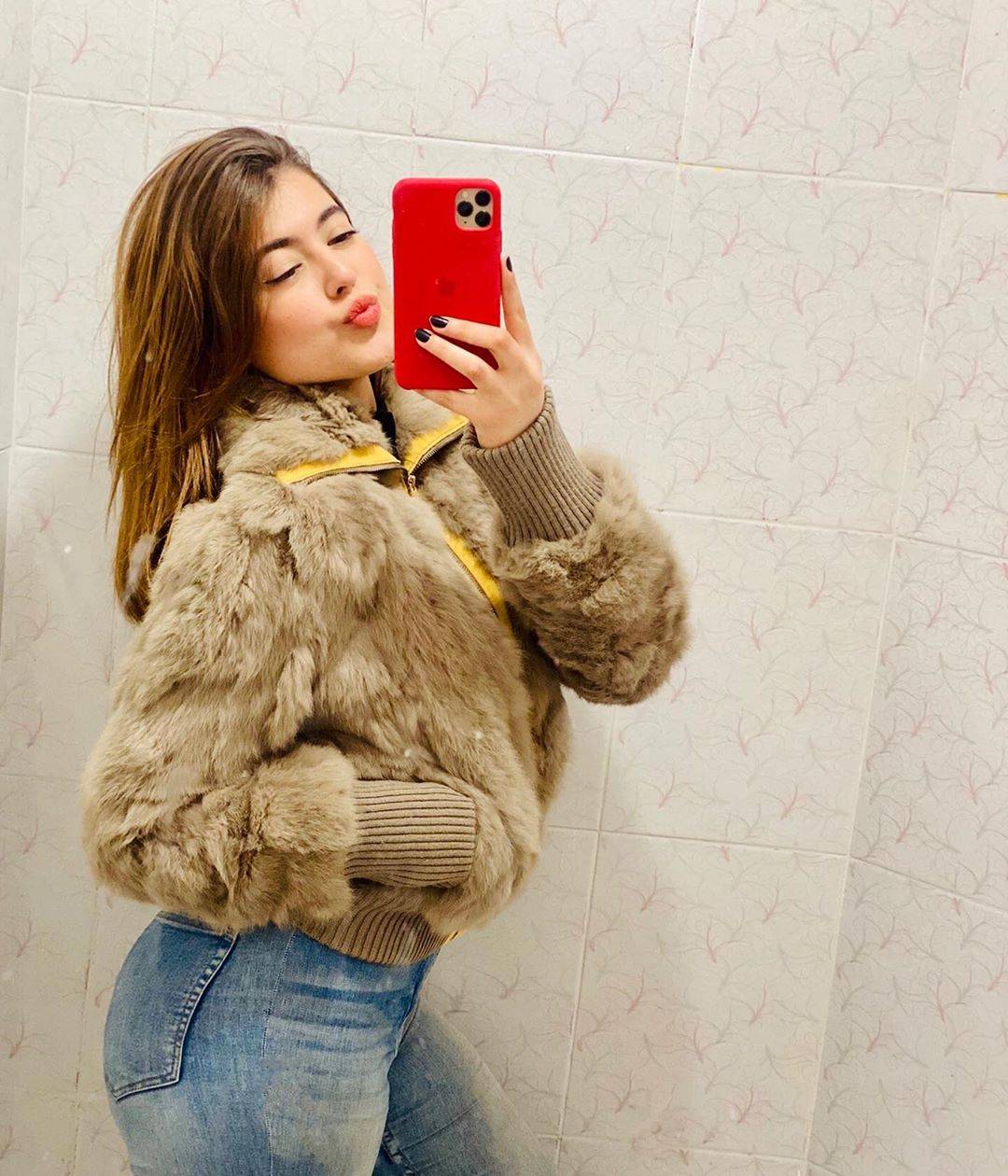 Farah Mizouni | Scrolller