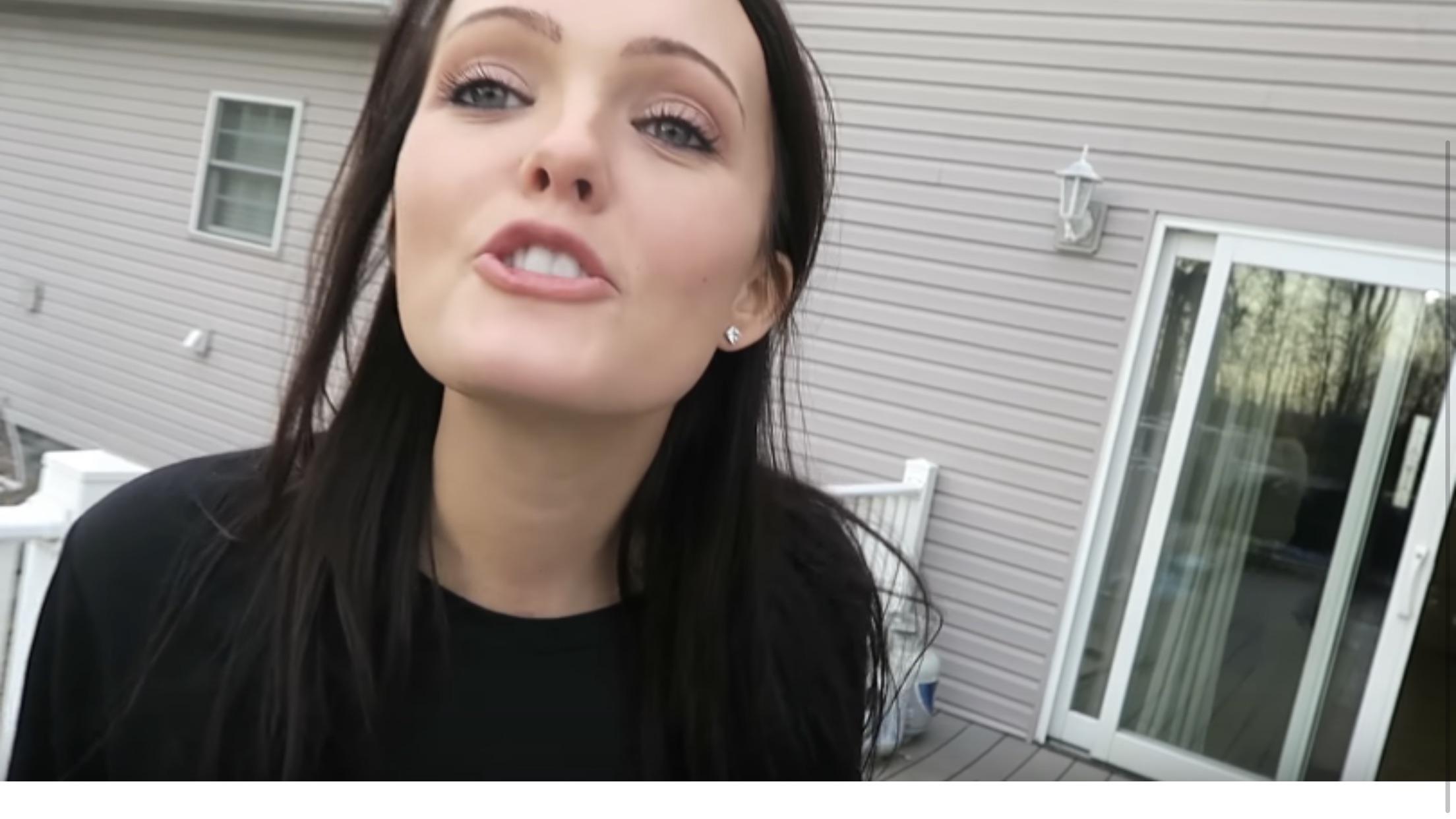 Favorite youtube woman! So beautiful and perfect | Scrolller