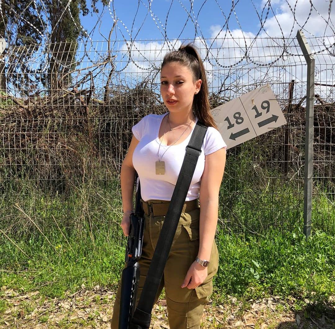 Feed me mommy | Scrolller