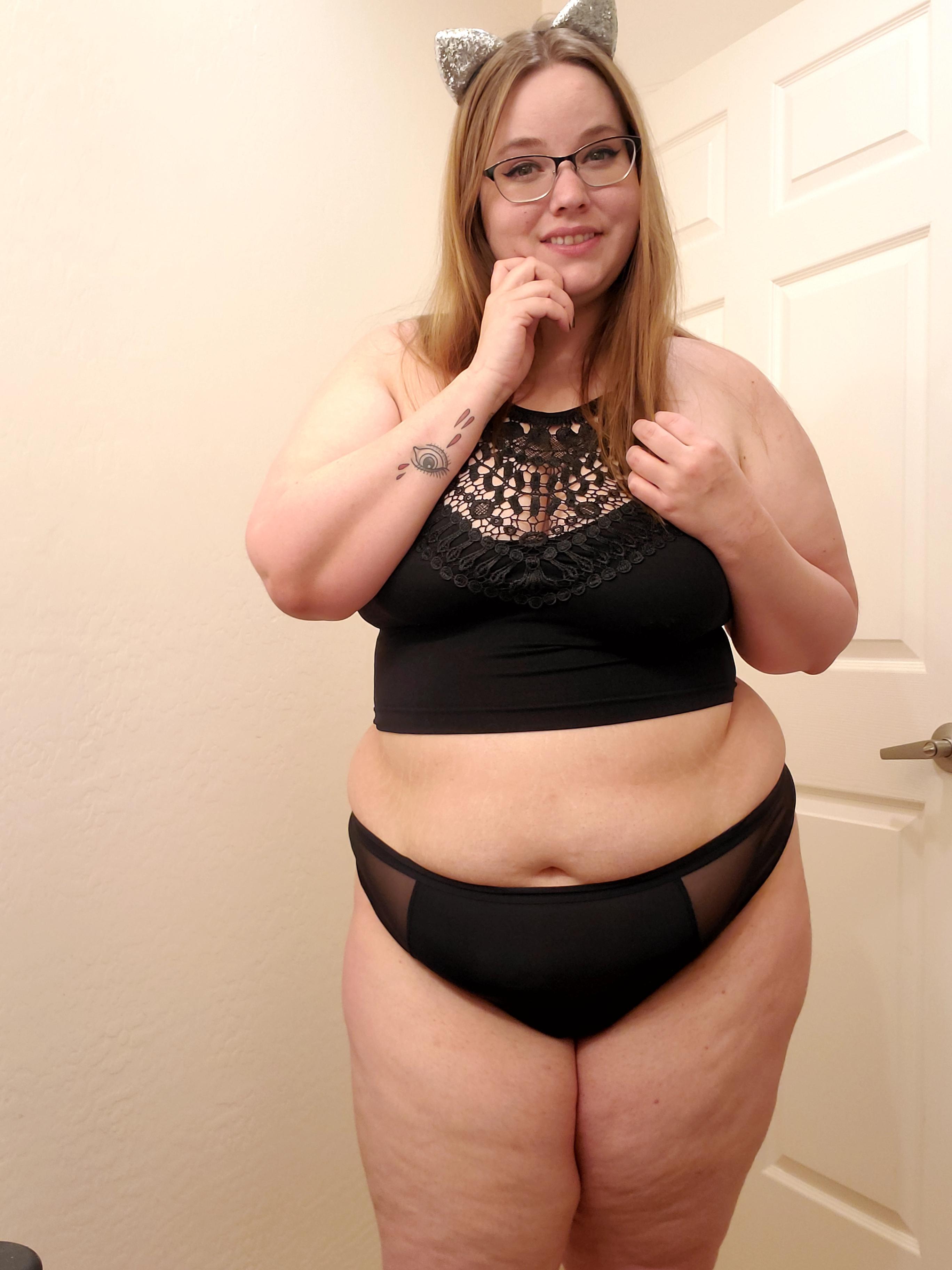 Feeling a little shy 😳🐱 | Scrolller