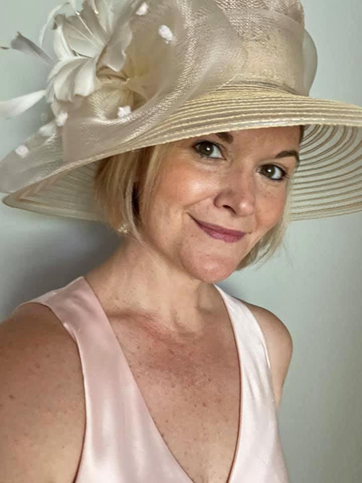 Feeling fancy 😏 40[f] | Scrolller