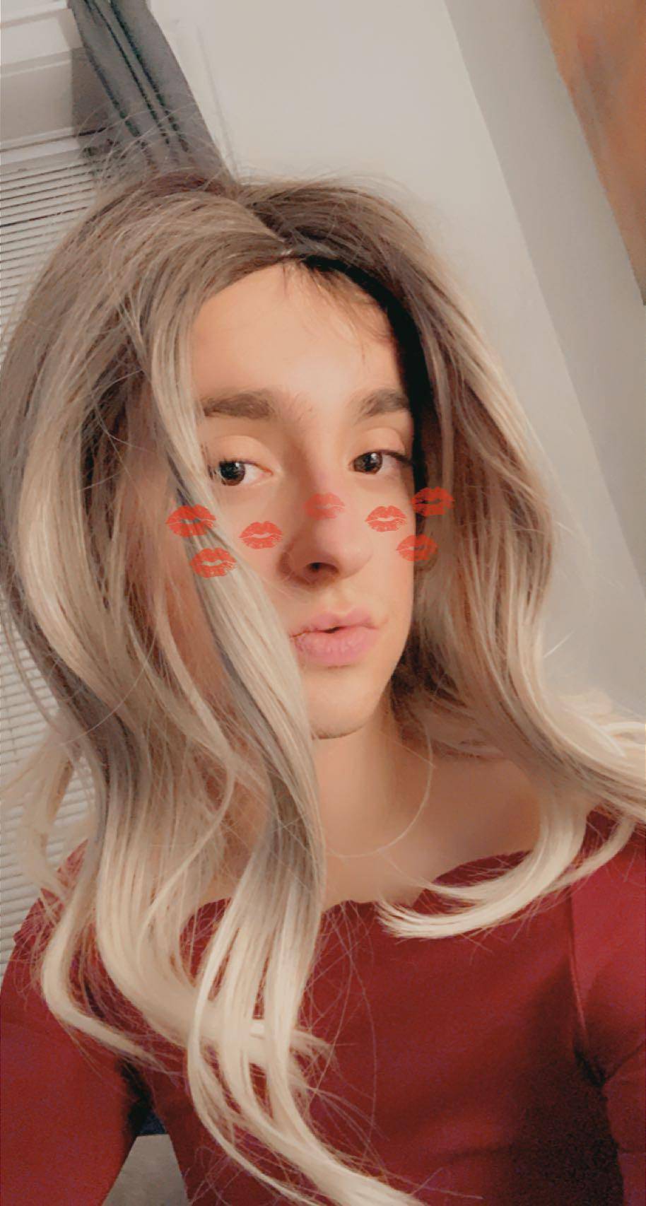 Feeling flirty 😊 | Scrolller