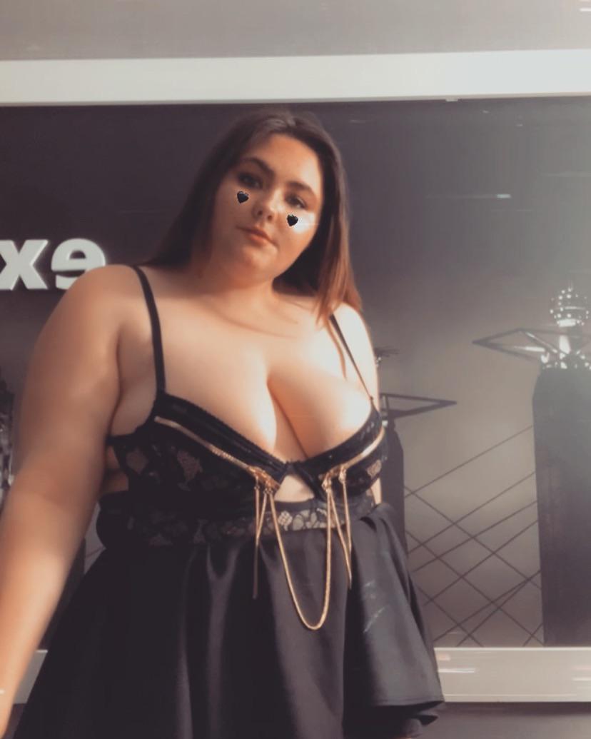 Feeling like a snack 😘 | Scrolller