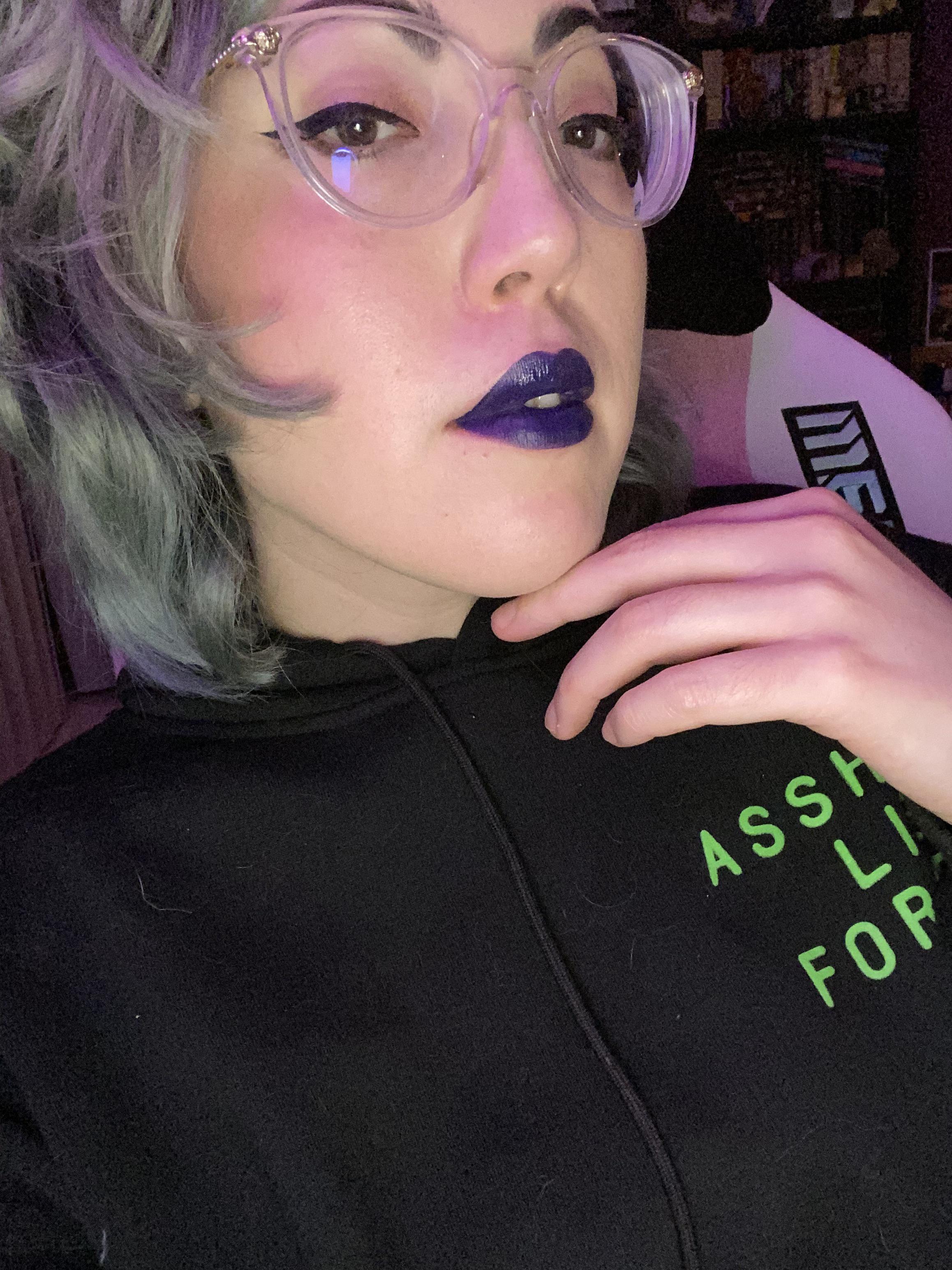 Feeling myself in this lipstick 💙 | Scrolller