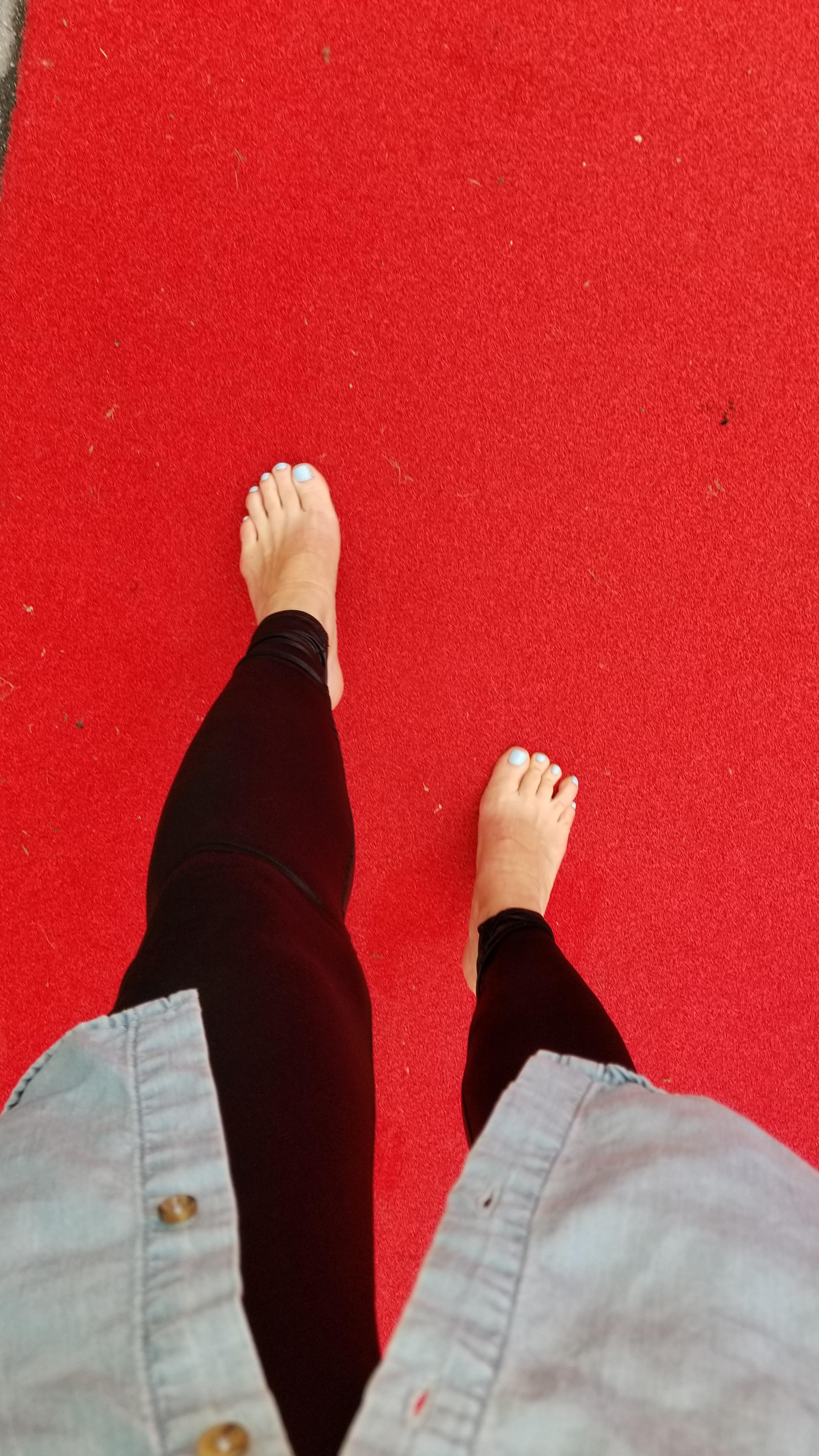 Feet on the red carpet | Scrolller