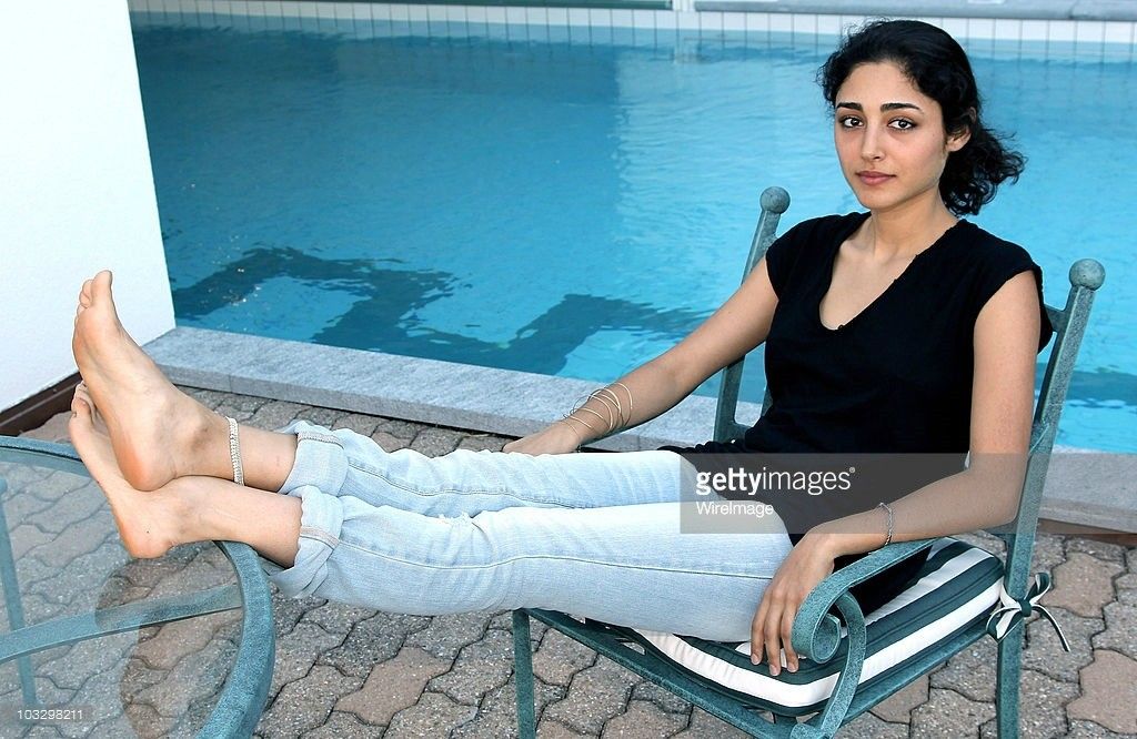 Feet on the table | Scrolller