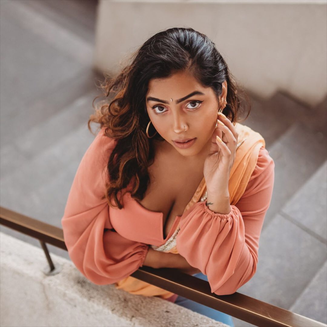 Fetish of peeping down the top !!! | Scrolller