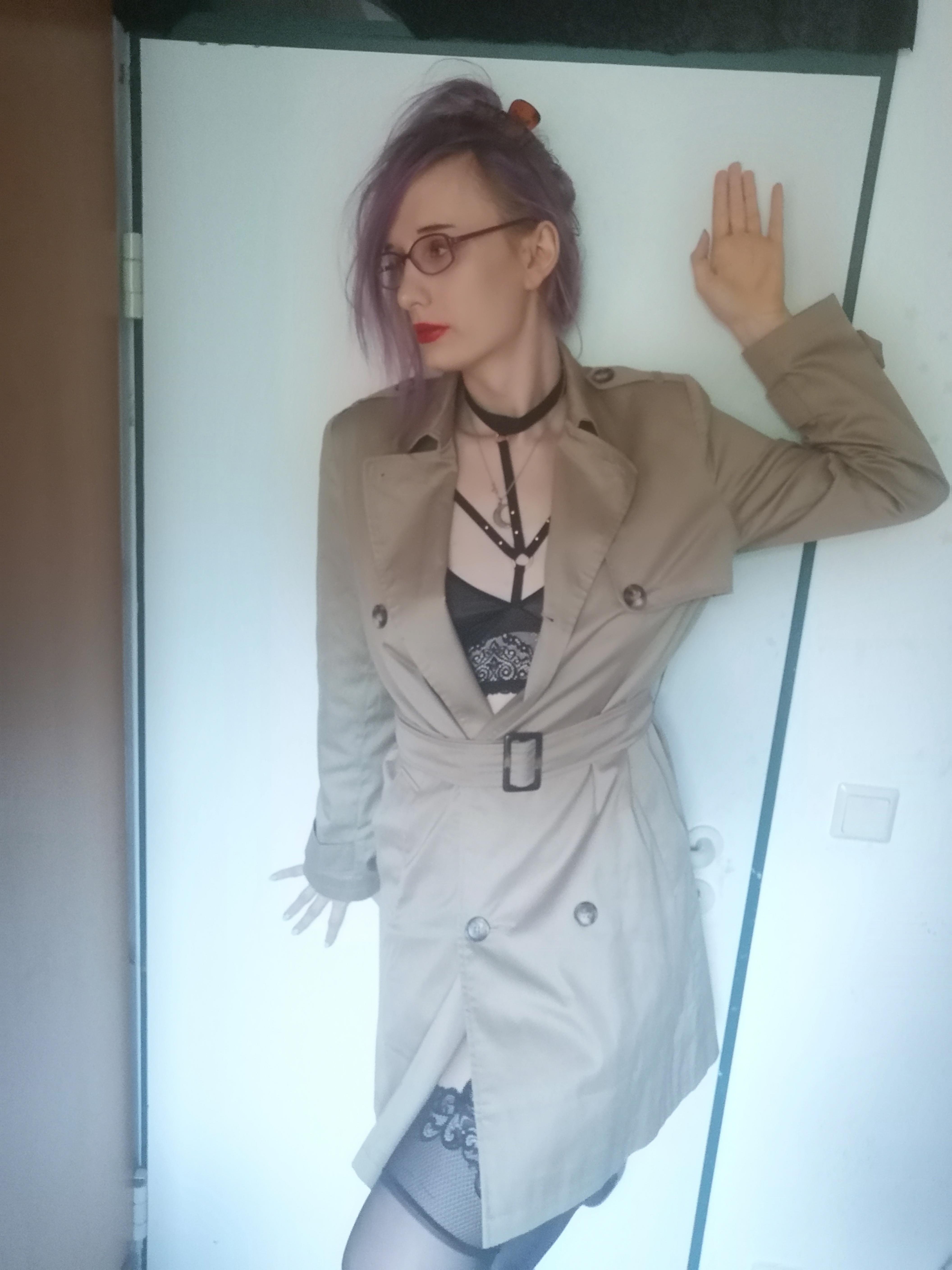 Figuring out some new poses for photoshoots :') | Scrolller