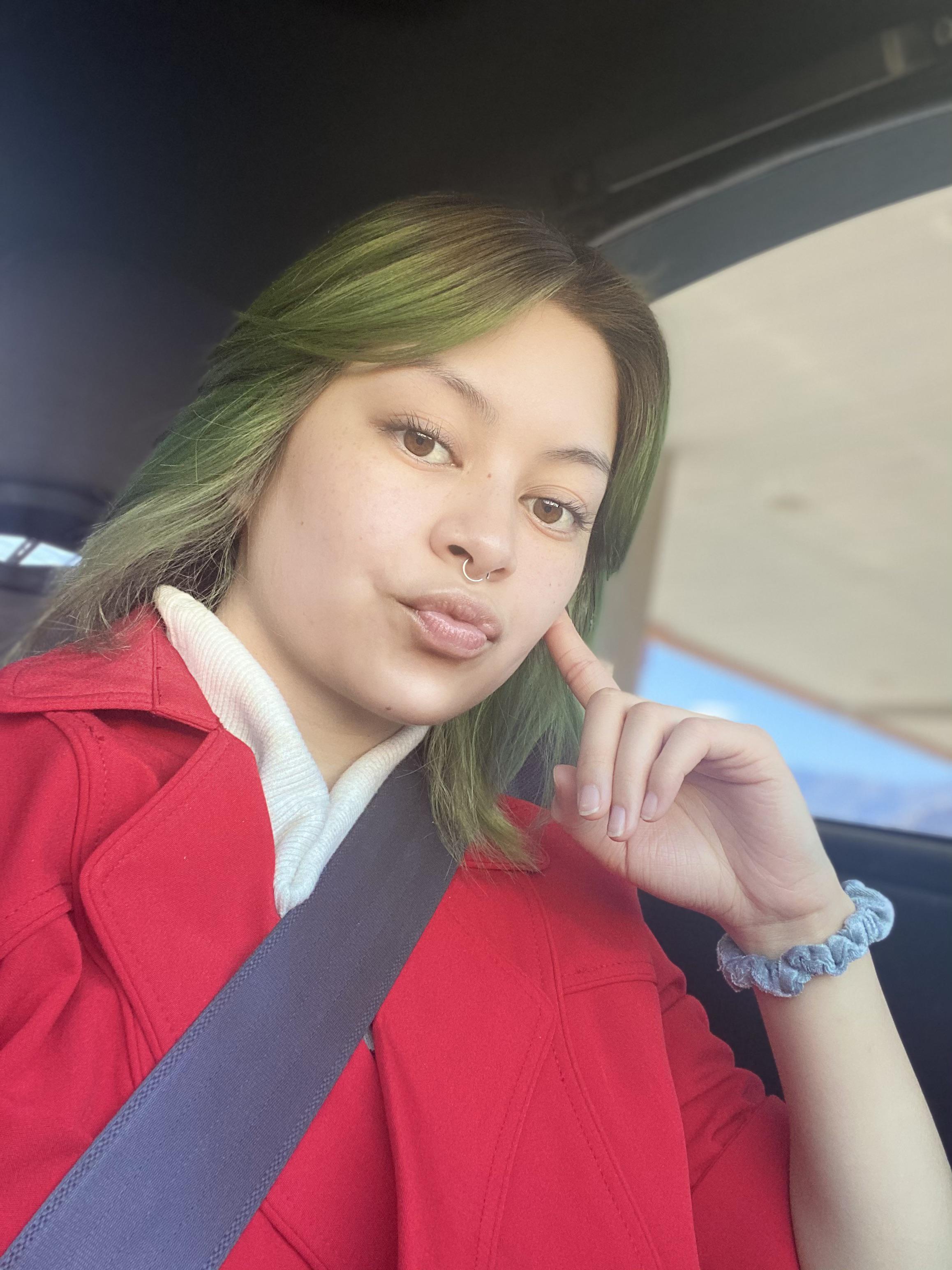 Filipina And Guatemalan Scrolller