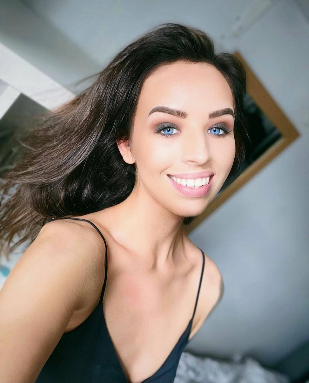 Finally came out to my family today and a friend told me reddit is a cool place to hang out 🖤 ...