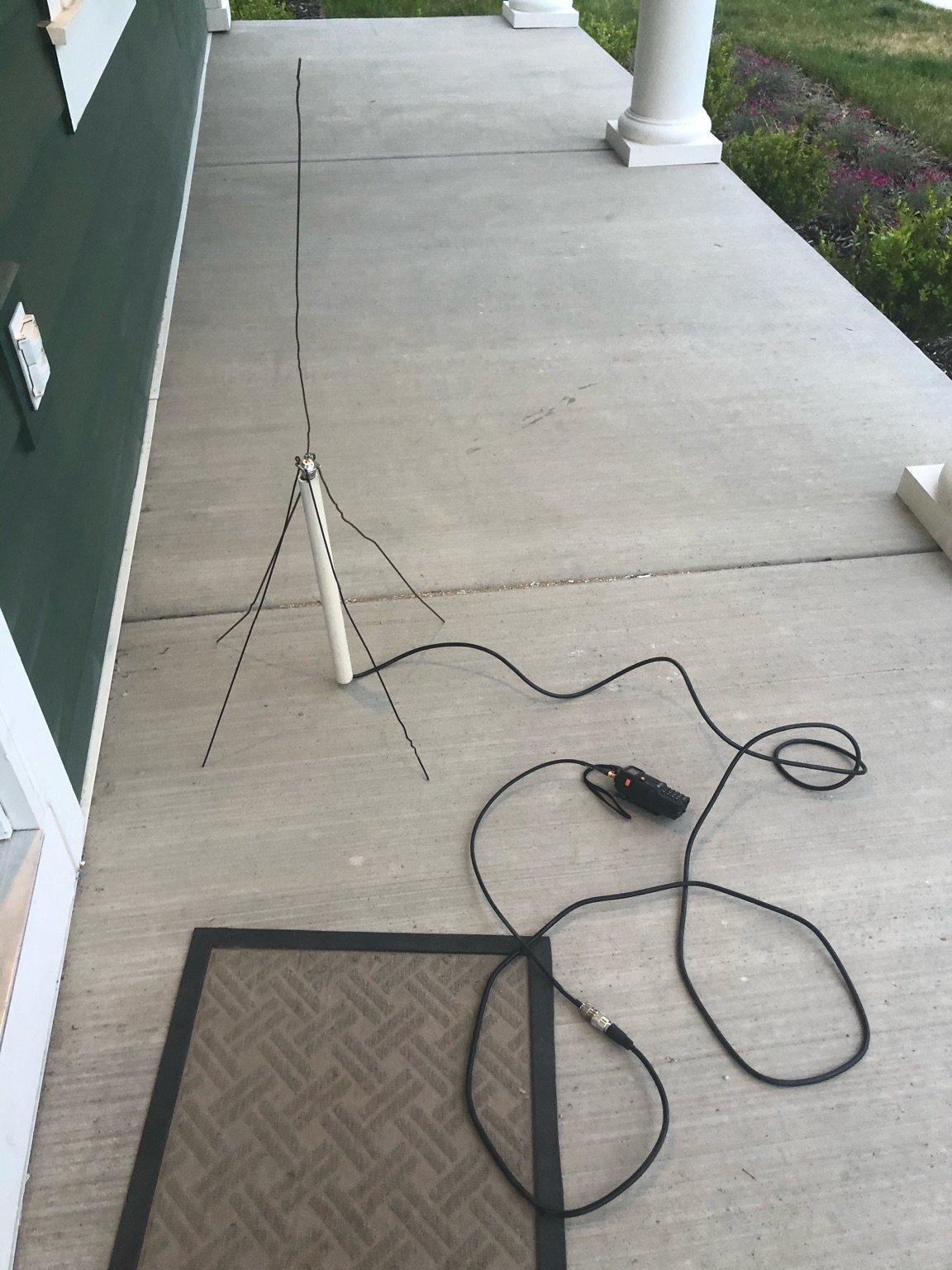 Finally made my first antenna from a few old coat hangers | Scrolller
