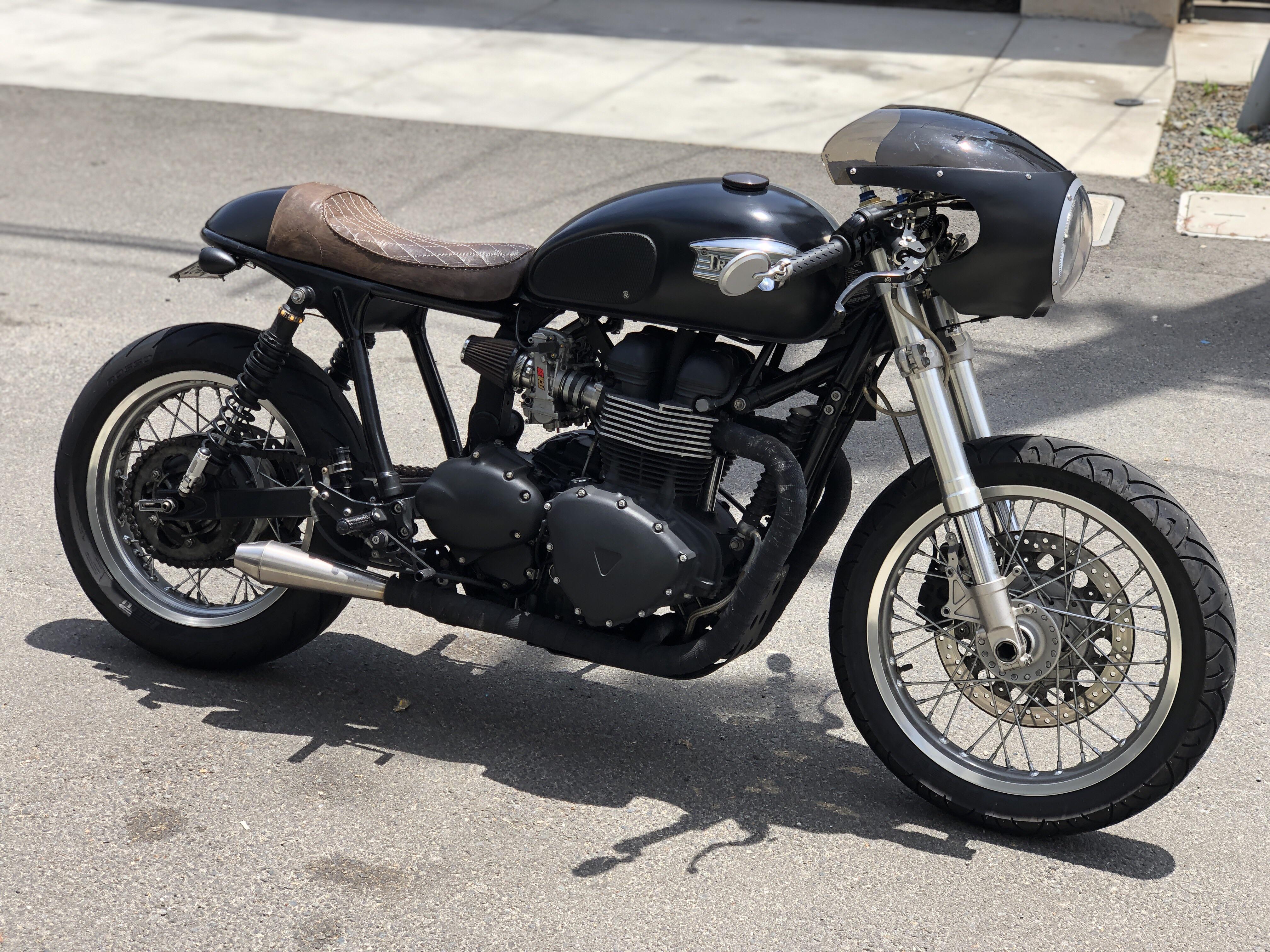 Finally posting my first bike - shed built, cafe racer. 2013 Triumph Thruxton. Shortened seat ...