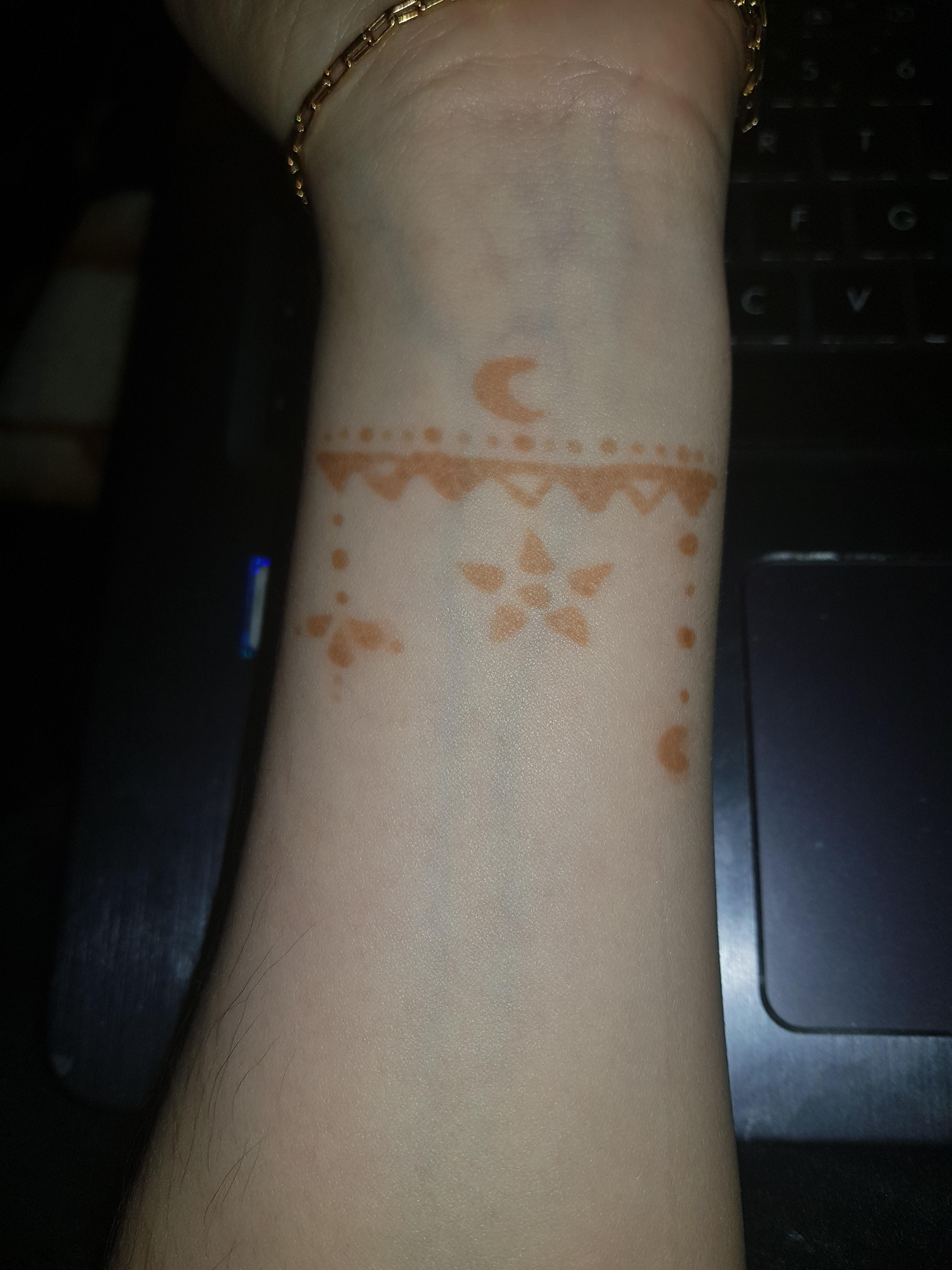 Finally tried henna for the first time! Didn't manage to do the design I wanted so I just did ...