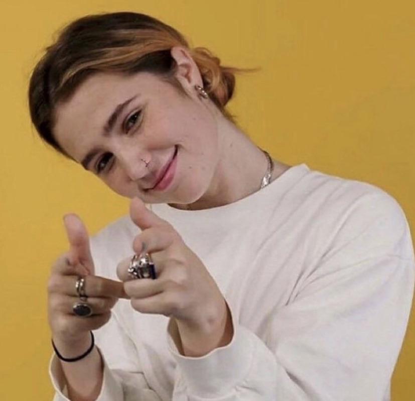 finger guns | Scrolller