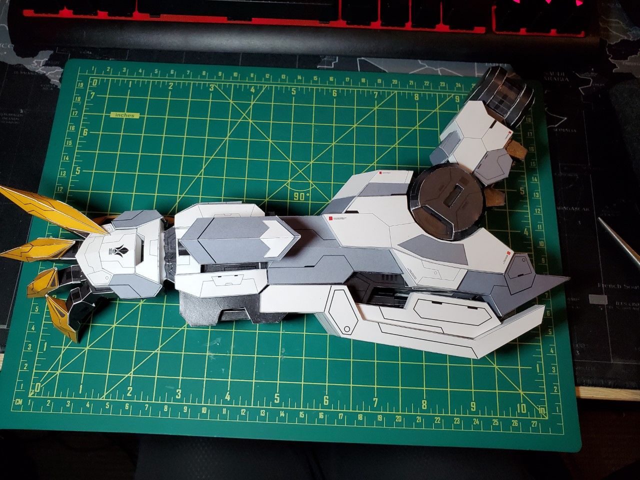 Finished an arm for a papercraft Lupus Rex. The little sub arm on the elbow can actually move ...