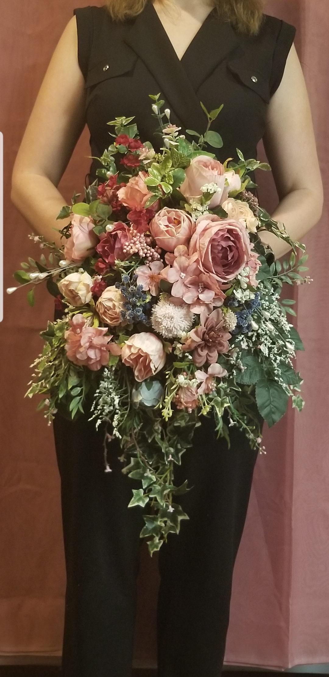 Finished my cascade bouquet! | Scrolller