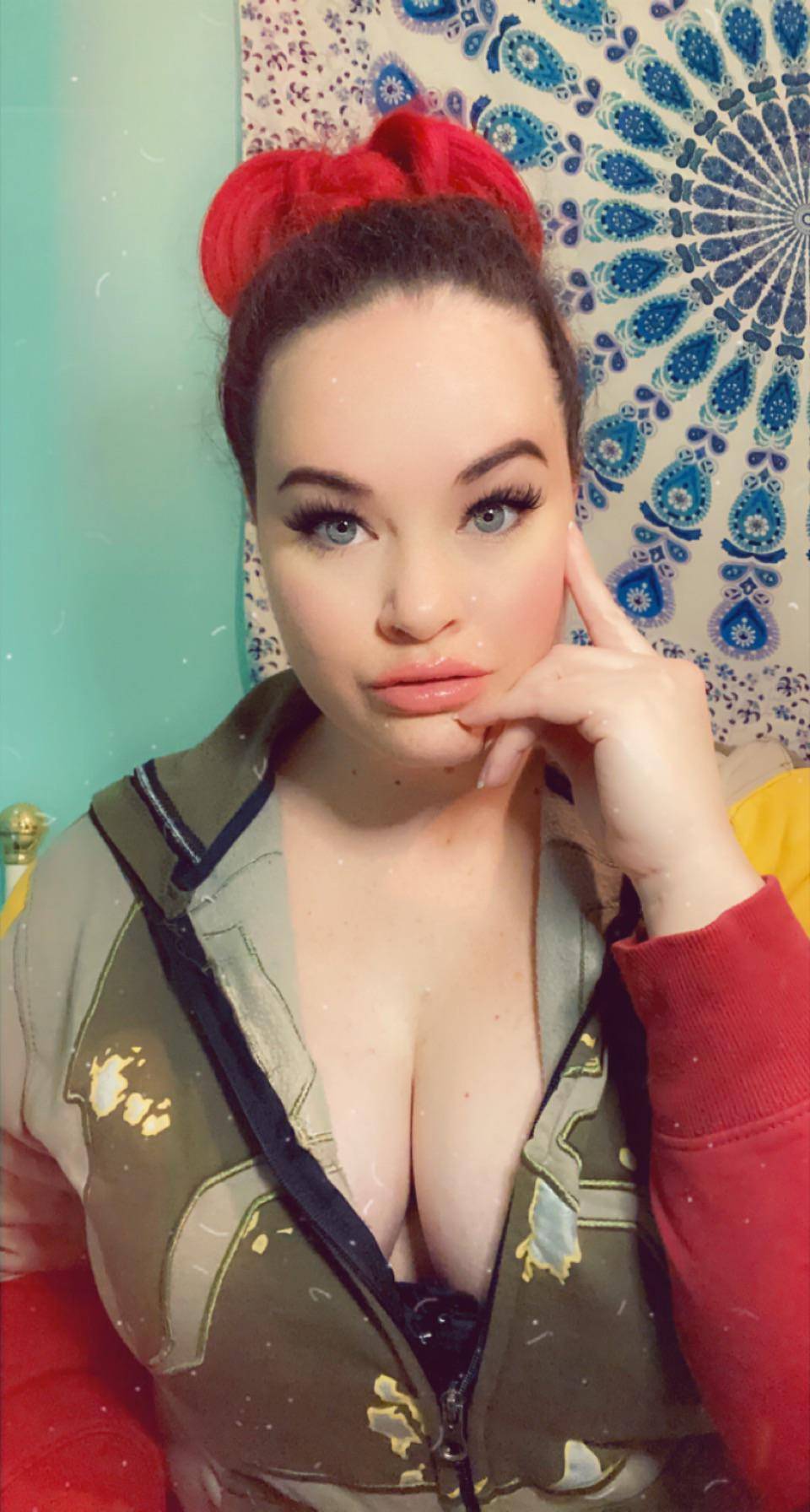 First Cleavage Photo of 2021 | Scrolller