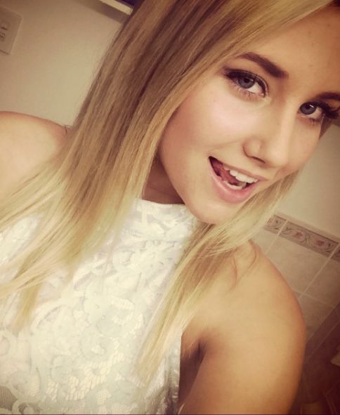 [FIRST] [F] My cheeky smile and tongue is here to tease you ;) | Scrolller