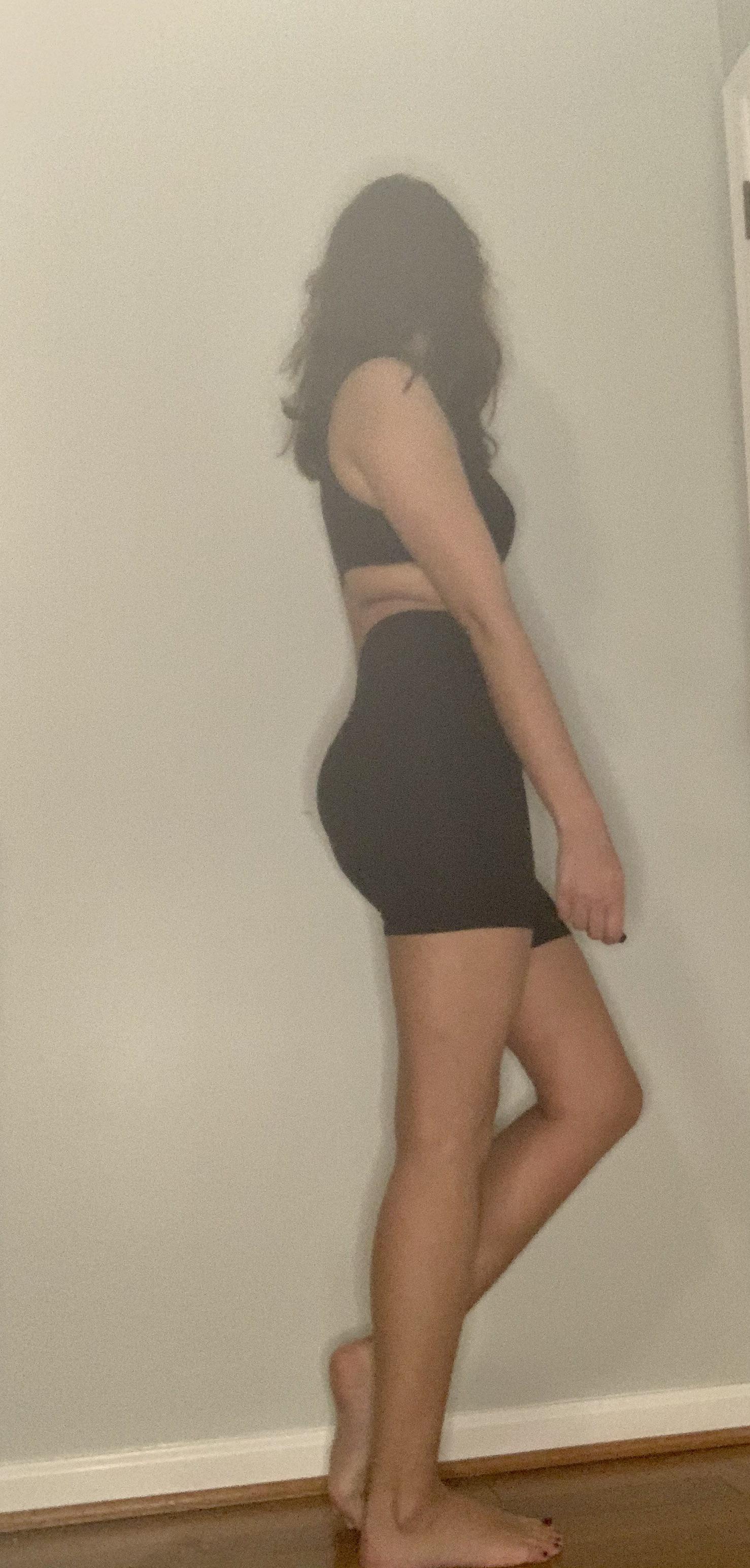 Long tan legs and toned booty 💃🏻 | Scrolller