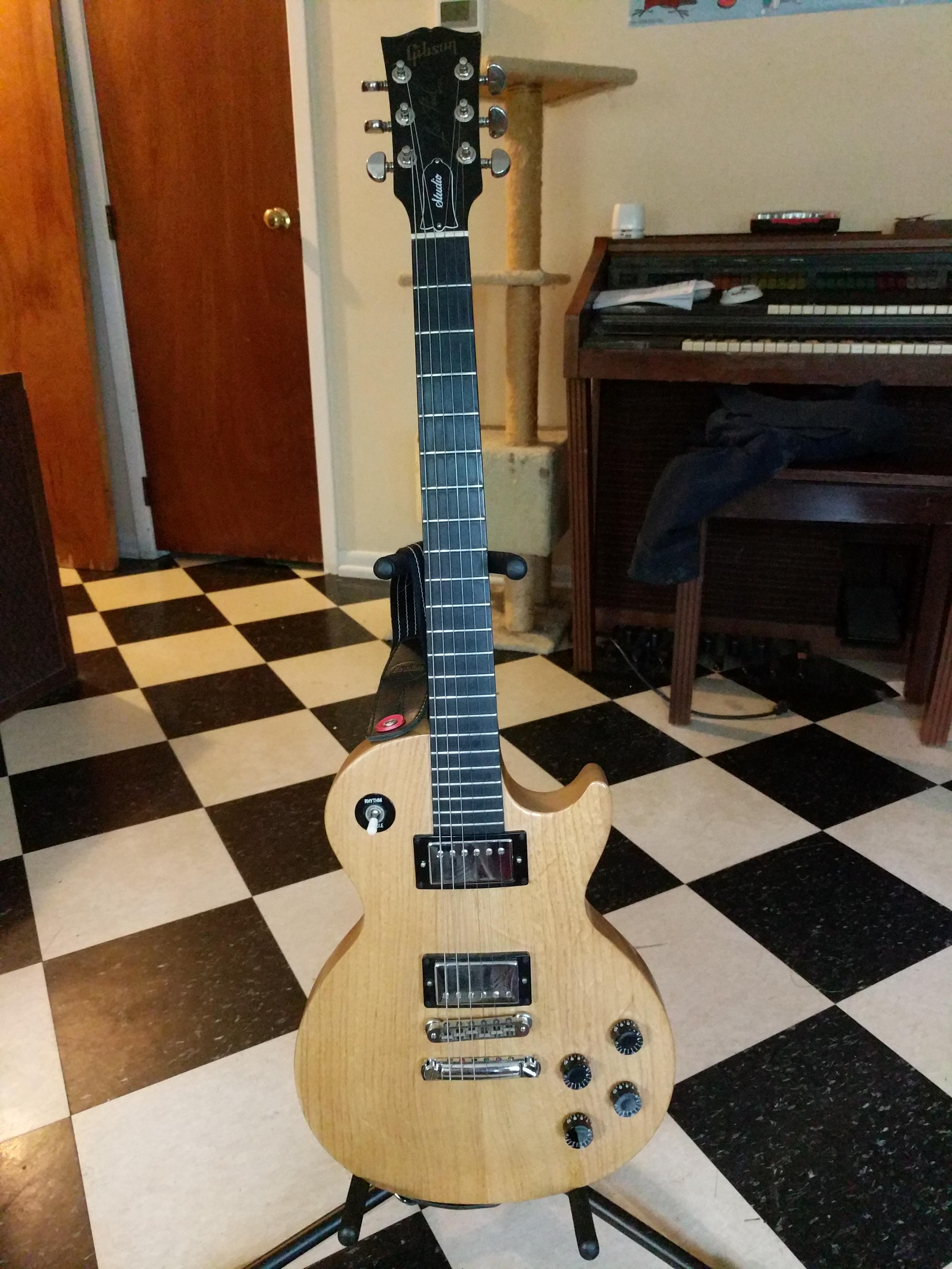 First post, need help with a hum issue | Scrolller