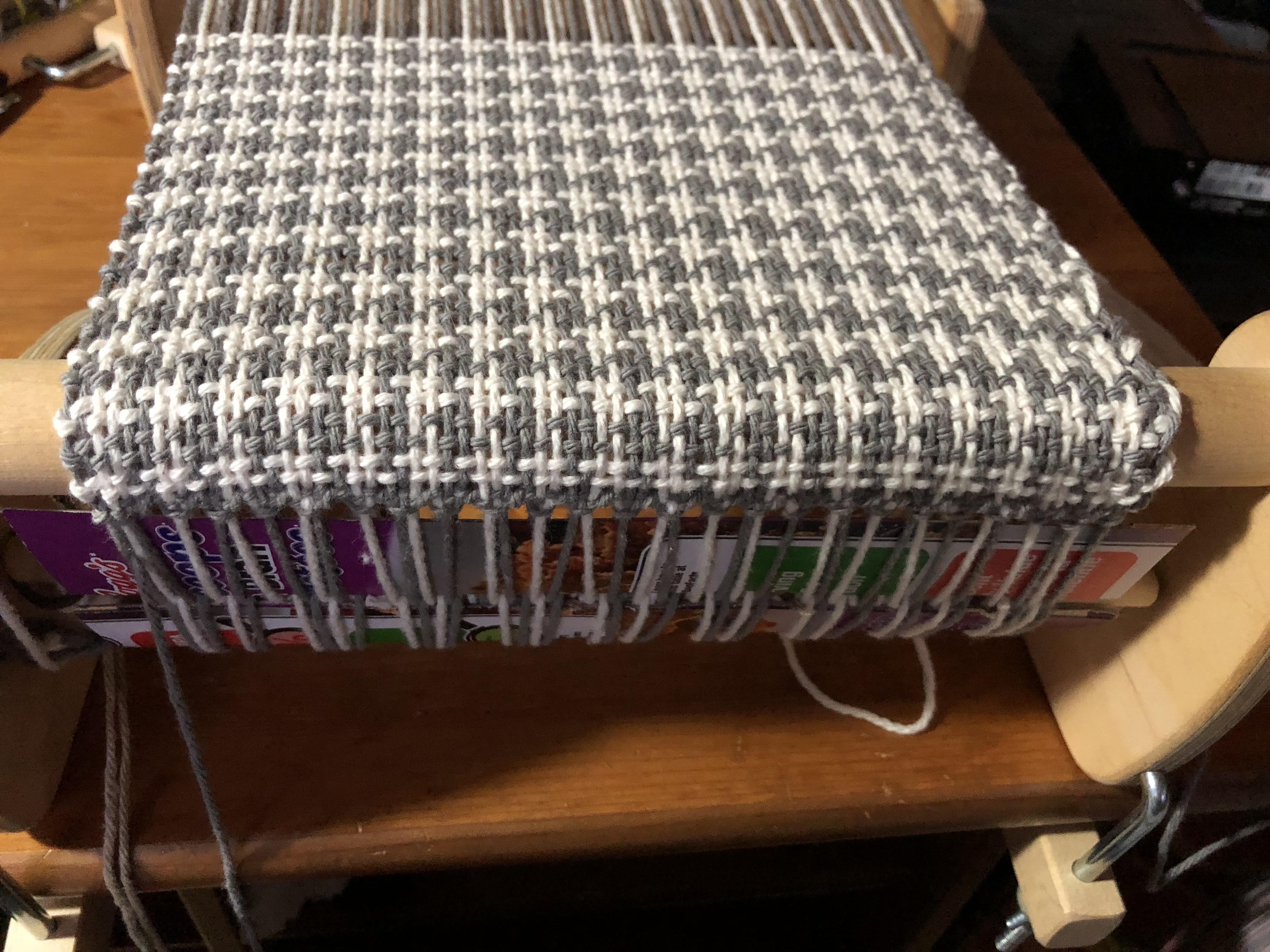 First time doing houndstooth on a rigod heddle loom | Scrolller