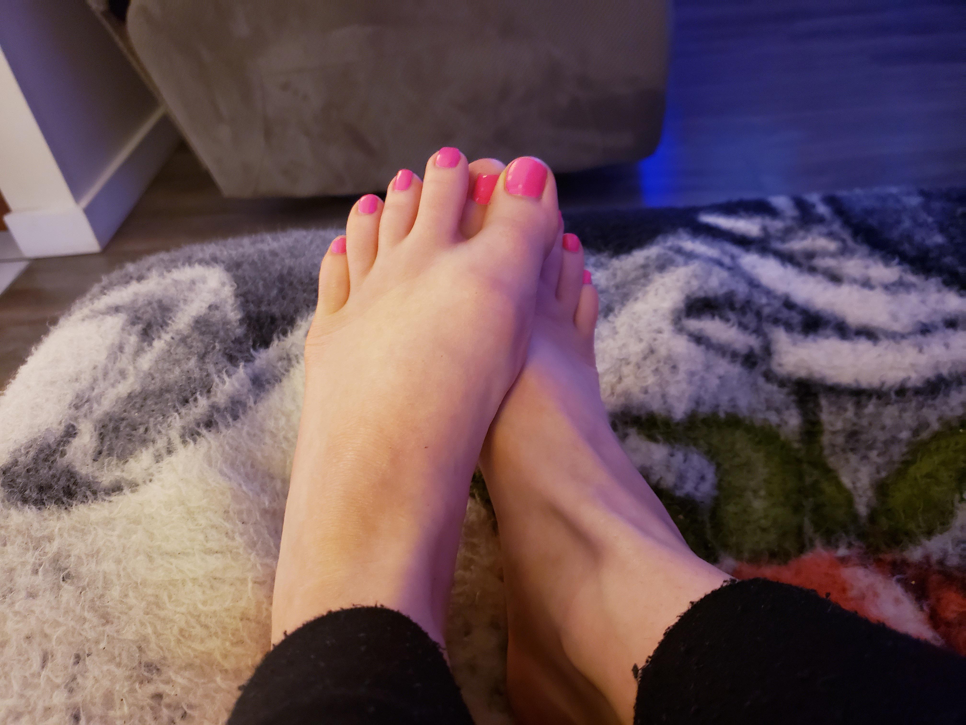 First time painting my nails pink~ 💗 | Scrolller