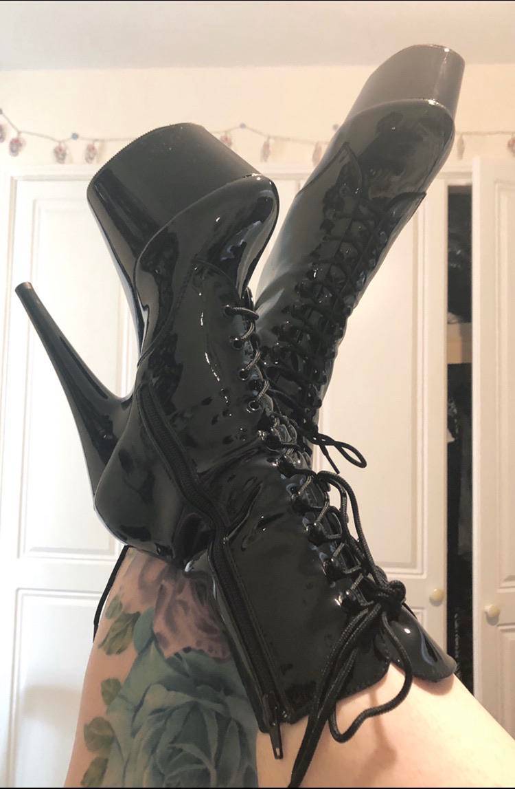 First time posting here! Where are all my boot fetishists? | Scrolller