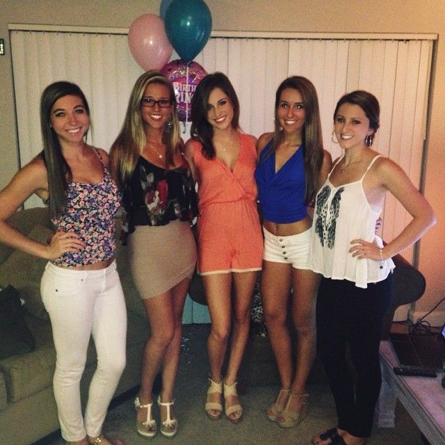 Five happy hotties | Scrolller