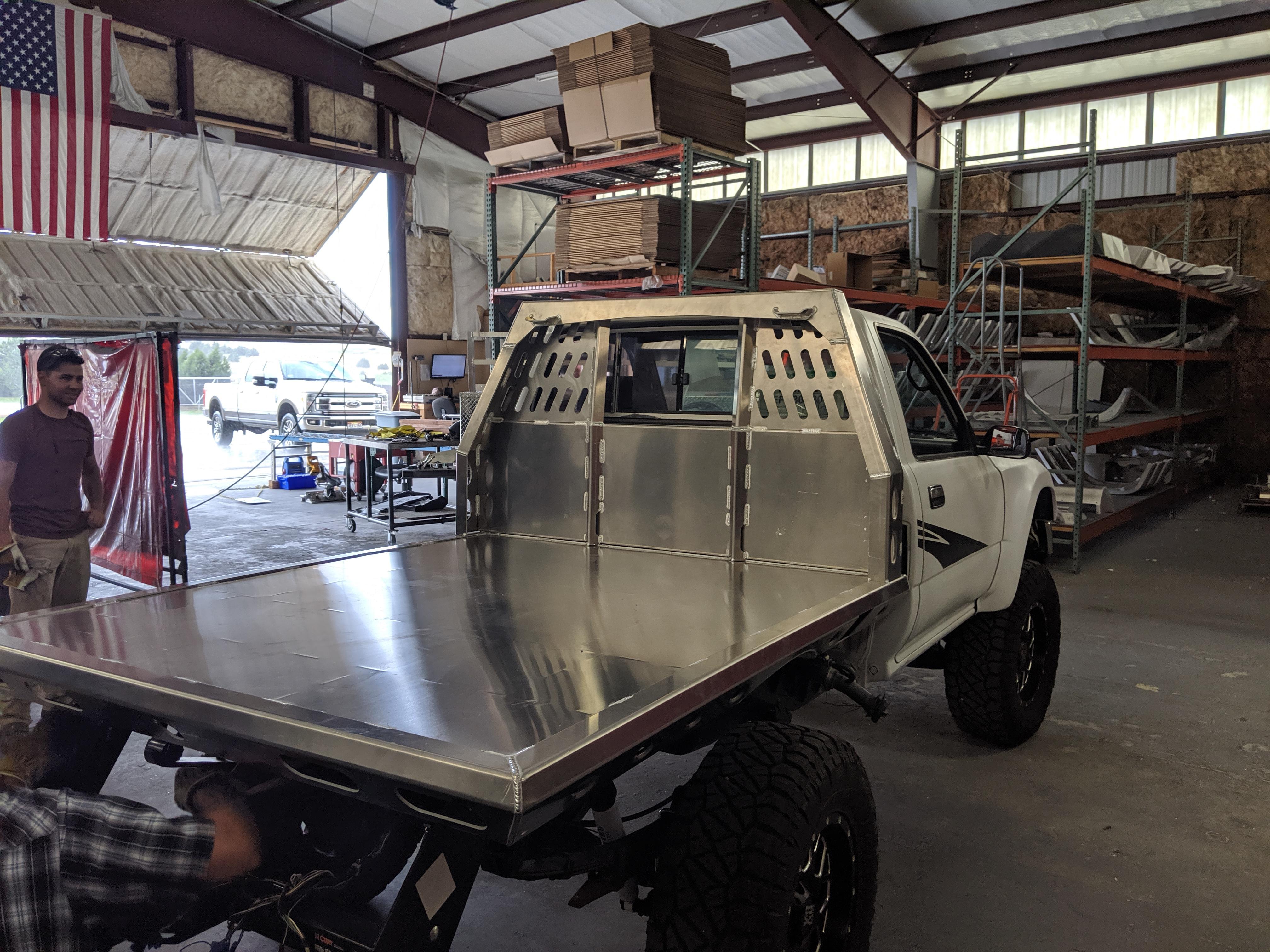 Flatbed me and my buddy welded up for this Tacoma. Alu mig/tig | Scrolller