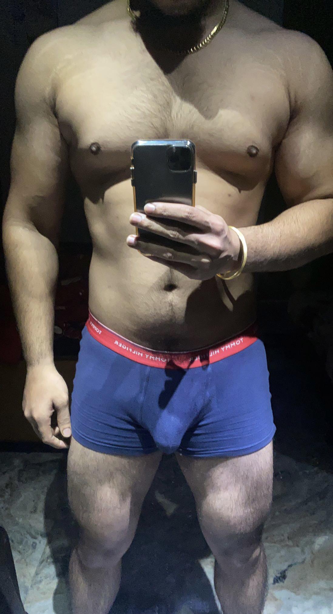 Flex [M] | Scrolller