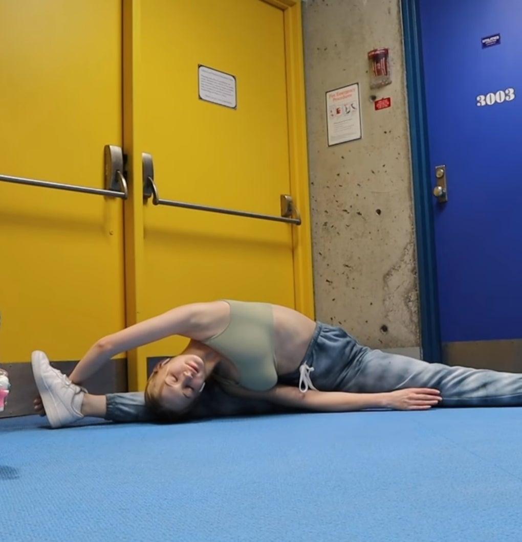 Flexible Sophia | Scrolller