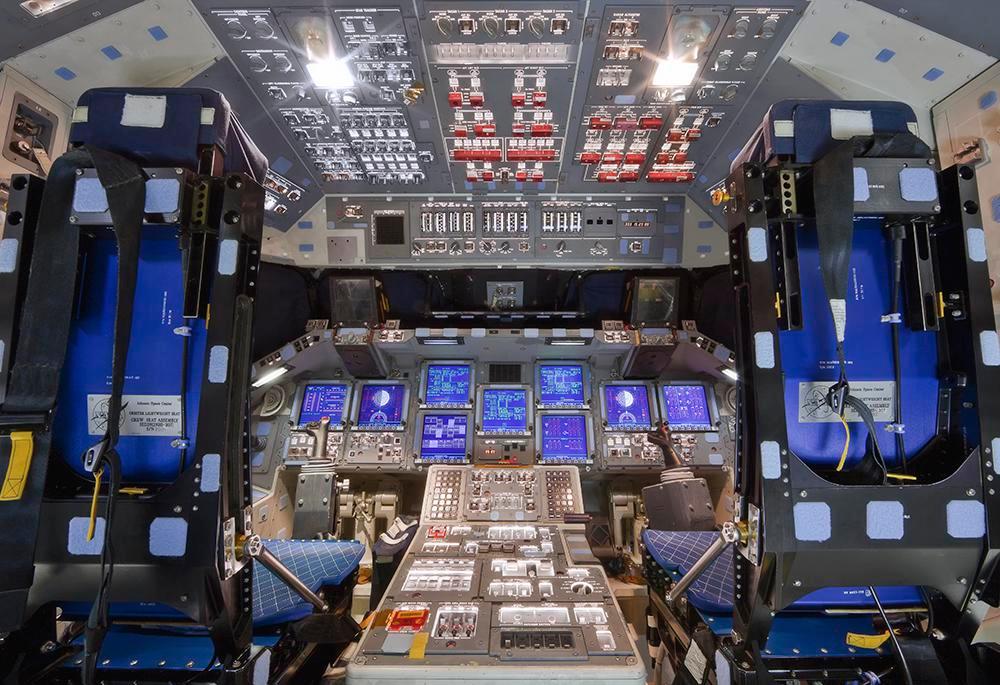 Flight Deck, Space Shuttle Discovery | Scrolller