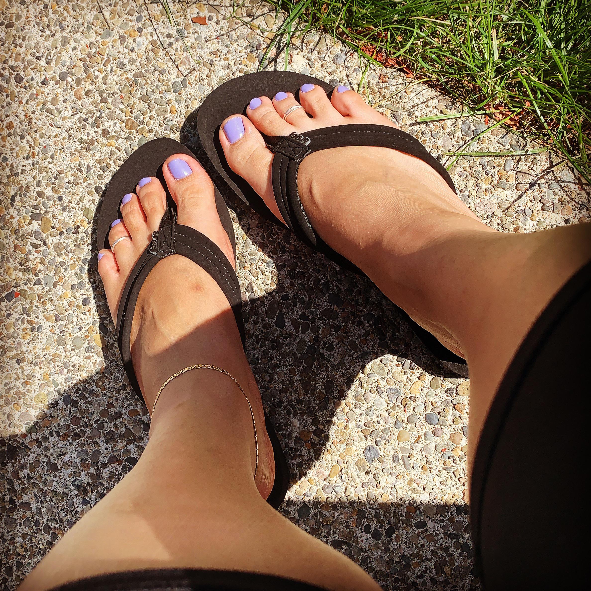 Flip flops | Scrolller