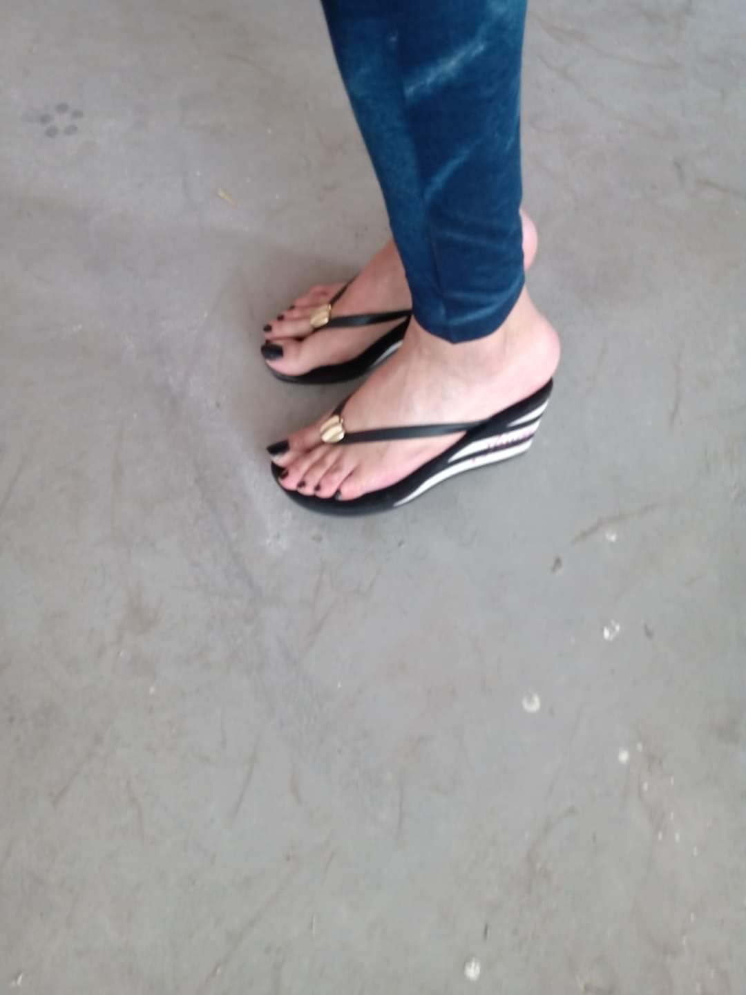 Flip flops feet | Scrolller