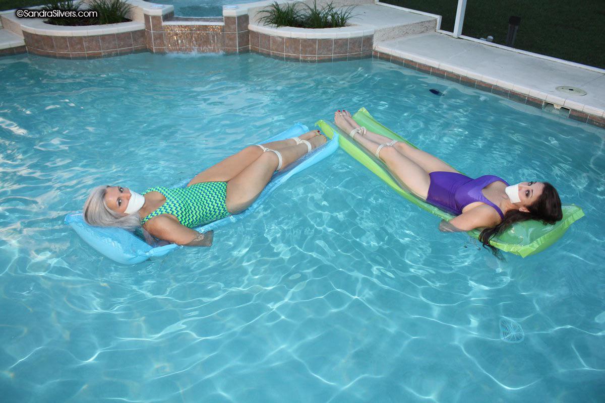 Floating away | Scrolller