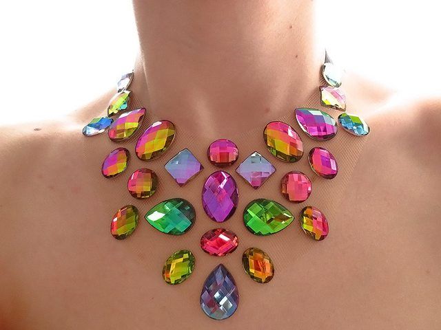 Floating rainbow necklace | Scrolller