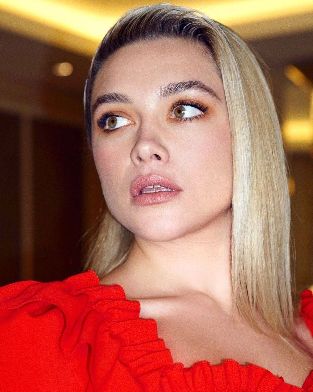 Florence Pugh's pretty little mouth looks so inviting. 😏 | Scrolller