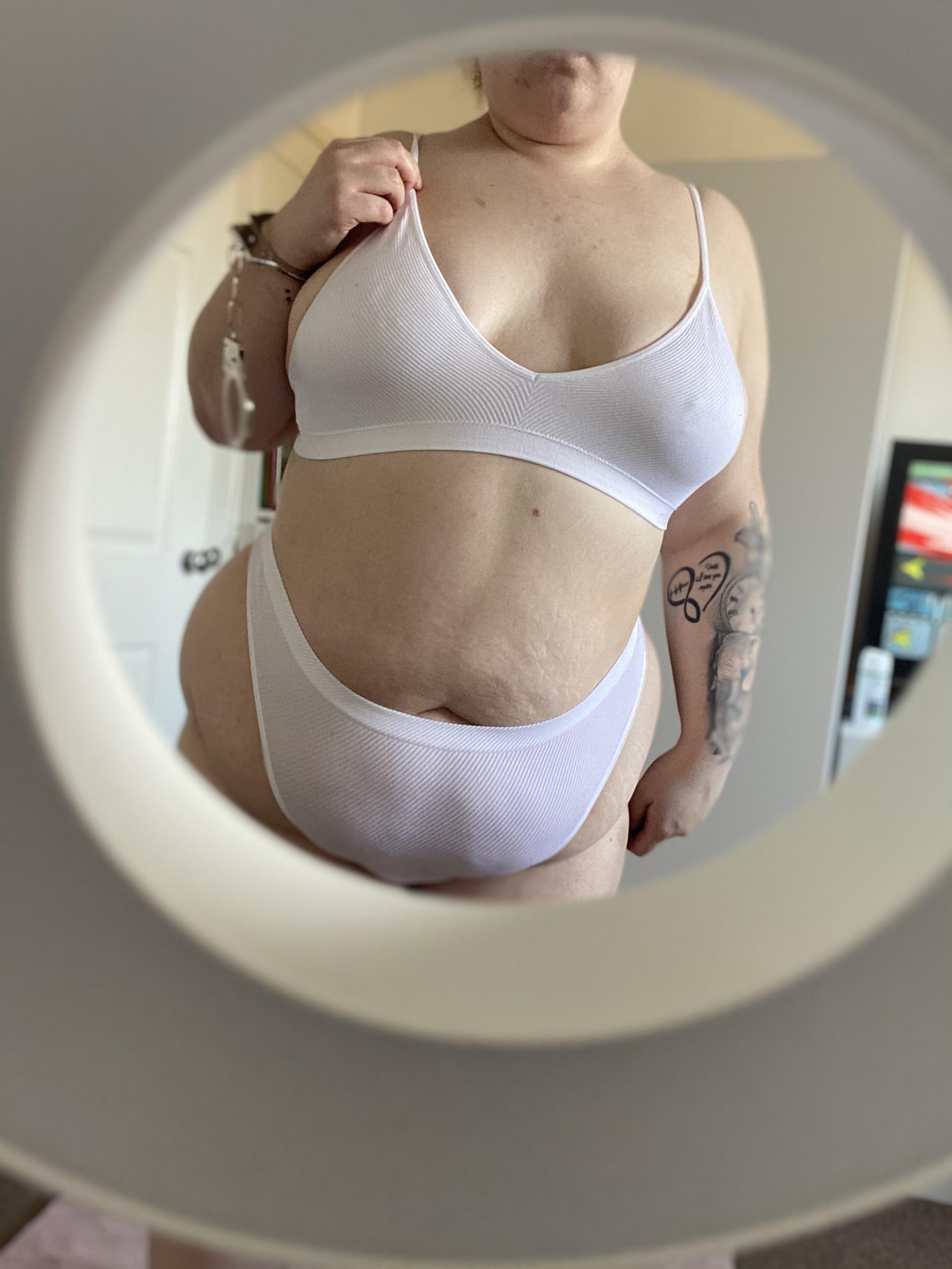 Focus on me 👀 | Scrolller