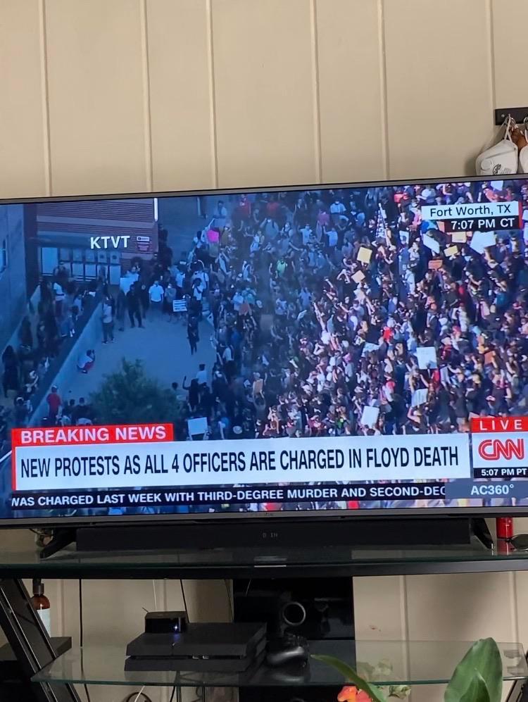 Fort Worth crowd on CNN yesterday | Scrolller