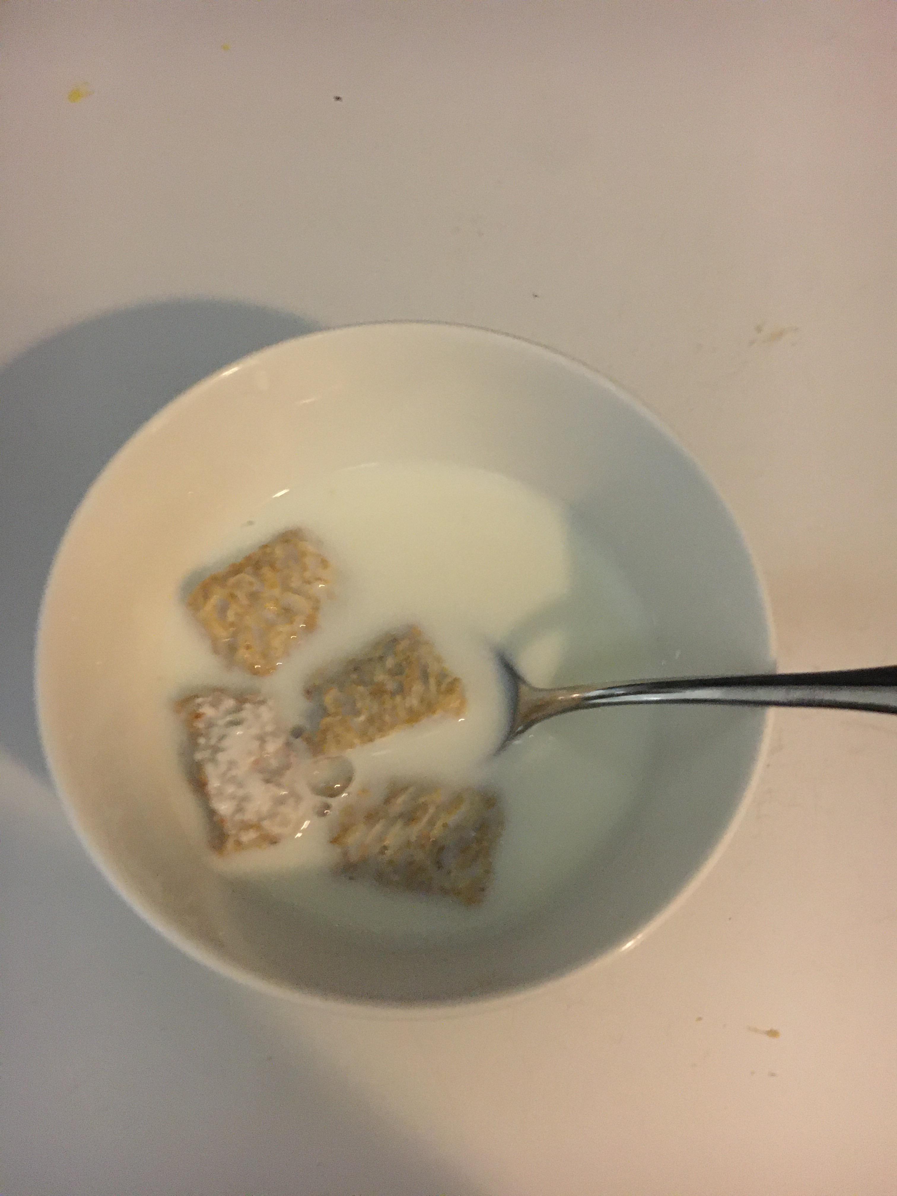 four (4) frosted mini wheats and 1/2 a cup of skim milk | Scrolller
