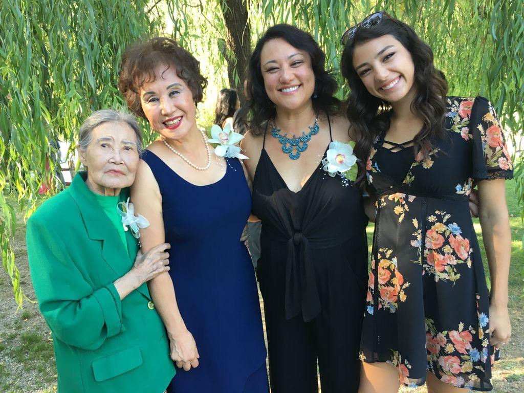 Four generations of the women in one family | Scrolller