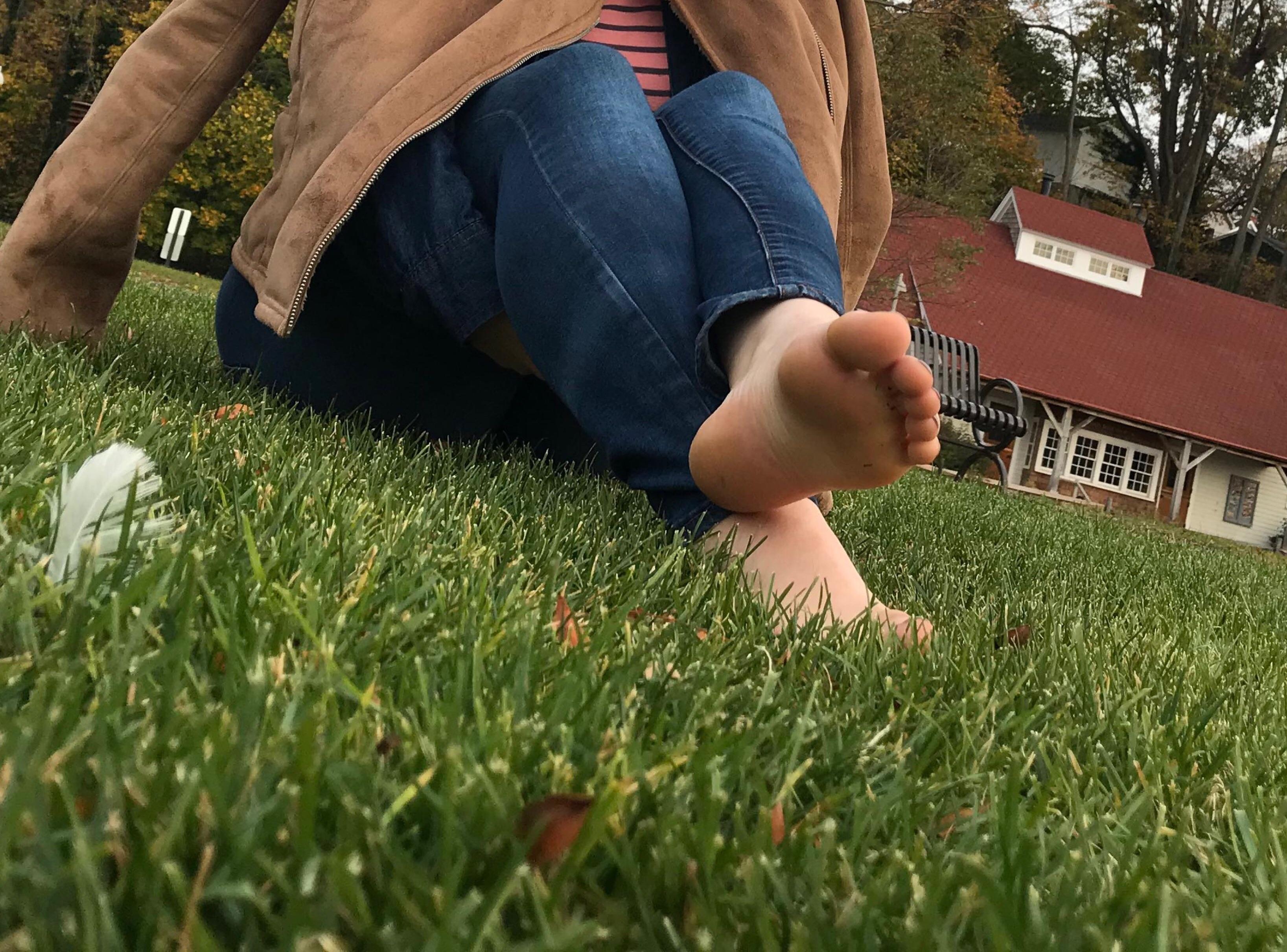 Free feet | Scrolller